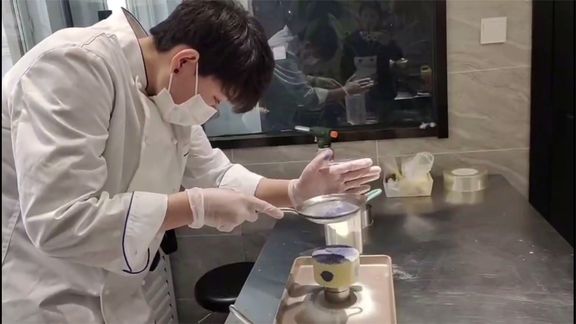 90后烘培师,专门为宠物定制蛋糕!