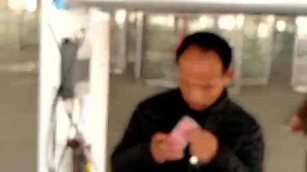 贝斯特滚动灯箱安装中