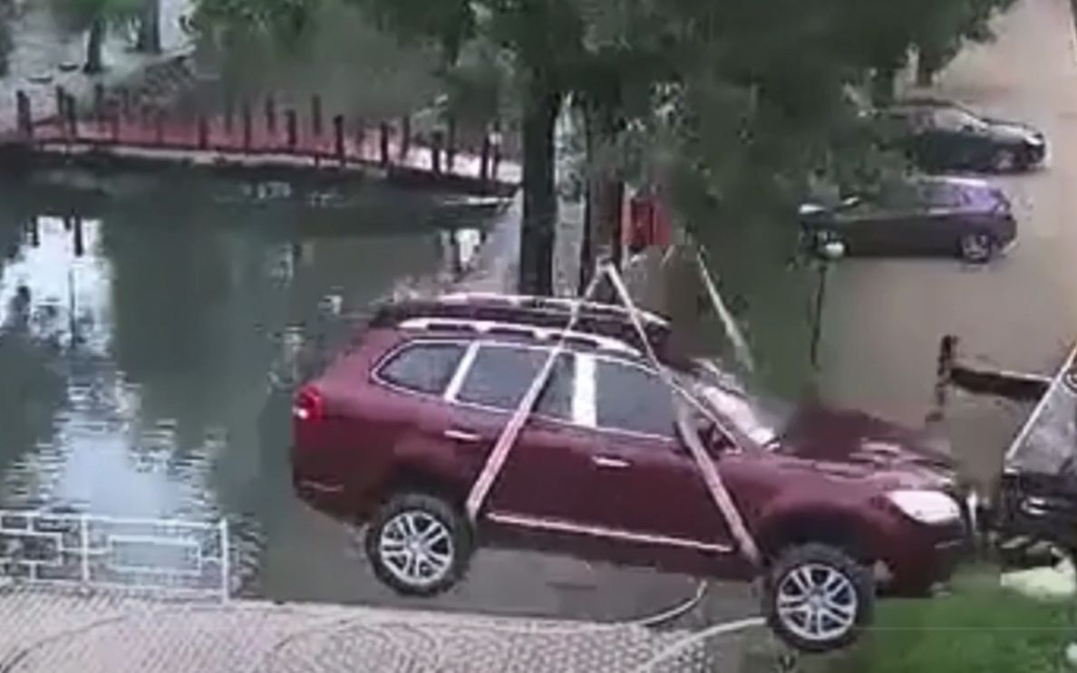 车辆涉水之后如何逃生?