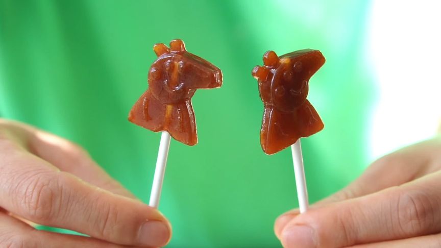 熬了秋梨膏还有川贝秋梨膏棒棒糖,本是给小孩子润肺的