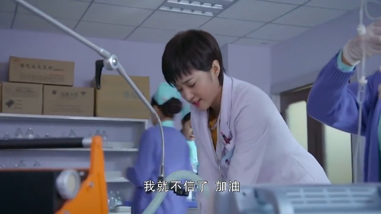 病人心跳已经停止40分钟,女医生依然坚持抢救,结果奇迹发生了