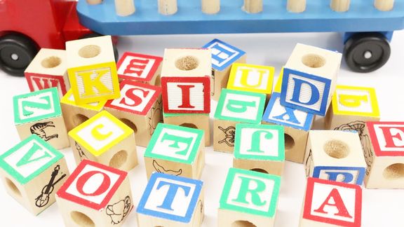 认识英文字母,儿童益智玩具字母积木