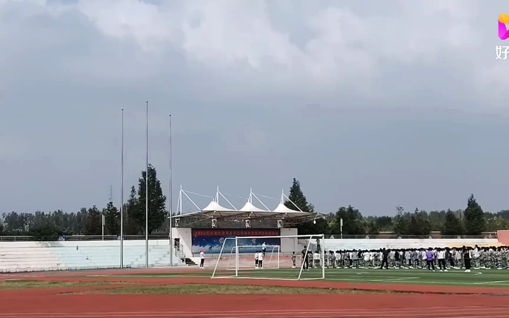 坚决打击校园欺凌等违纪行为为这位校长的魄力点赞