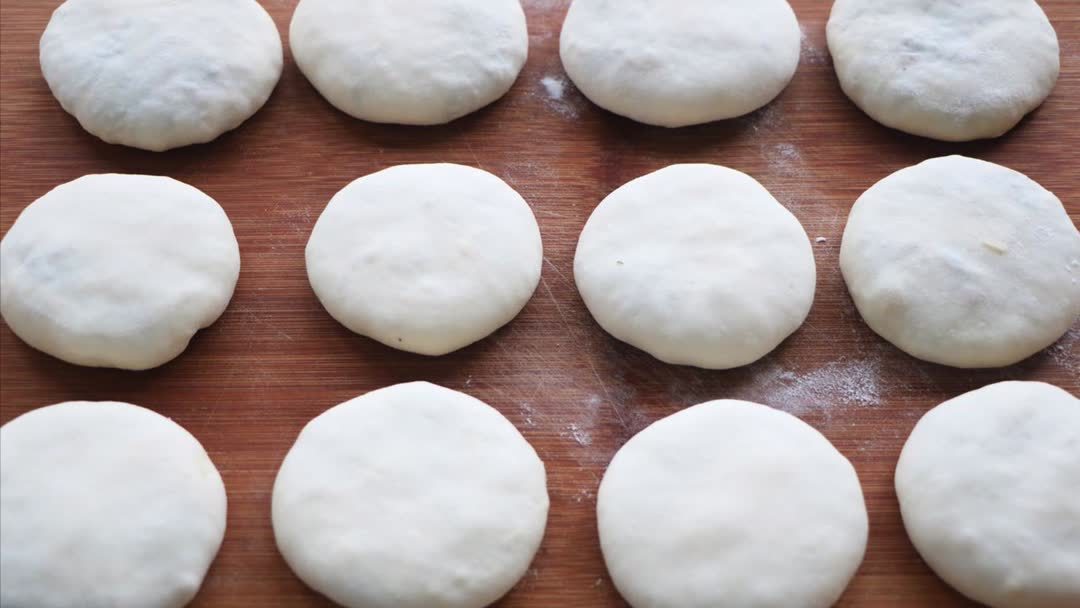 早餐这样做,比馒头包子都简单,不用发酵不用等,出锅3个不够吃