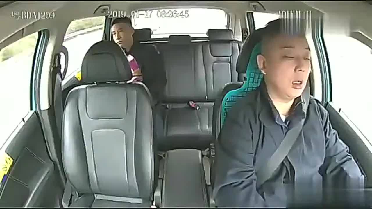 开车打瞌睡,亲人两行泪 ,行车记录仪拍下惨烈车祸瞬间