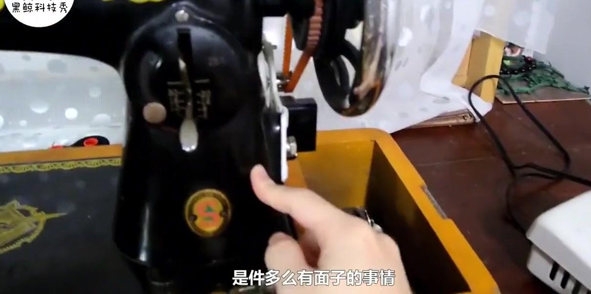 日本发明迷你缝纫机,看着像订书机,装上5号电池就能用!