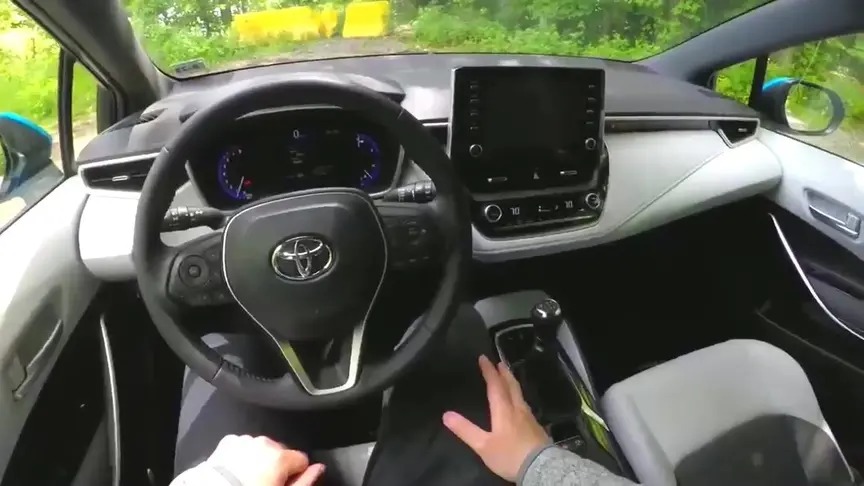 试驾丰田卡罗拉,开车上路的那刻,才是惊艳的开始!