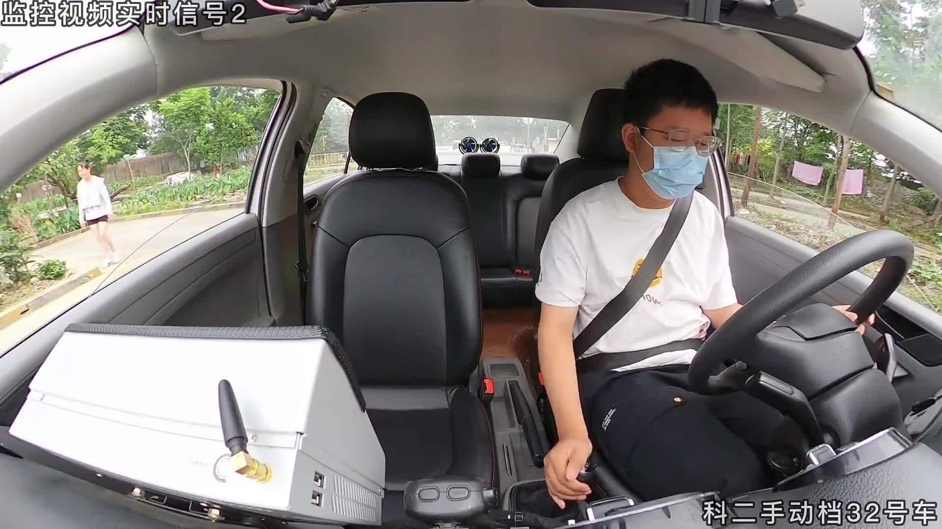 监控实拍科目二模拟考试现场,05后小哥哥这技术明天考试能过吗?考驾照