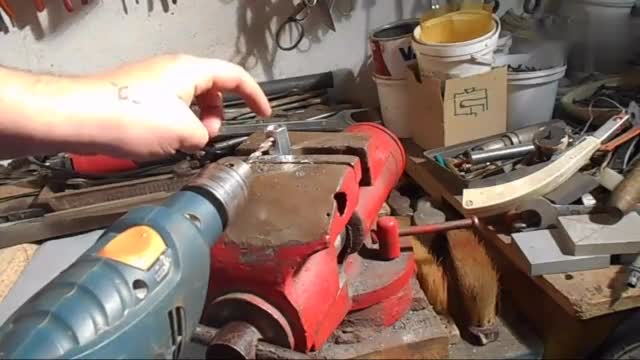 看老外教你怎么用水管做焊枪,再也不用去外面买了
