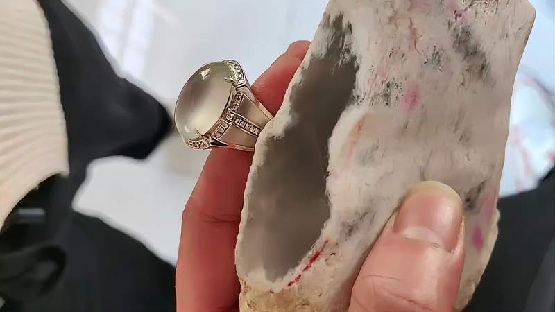 玻璃种翡翠,有没有闪到你的眼睛?