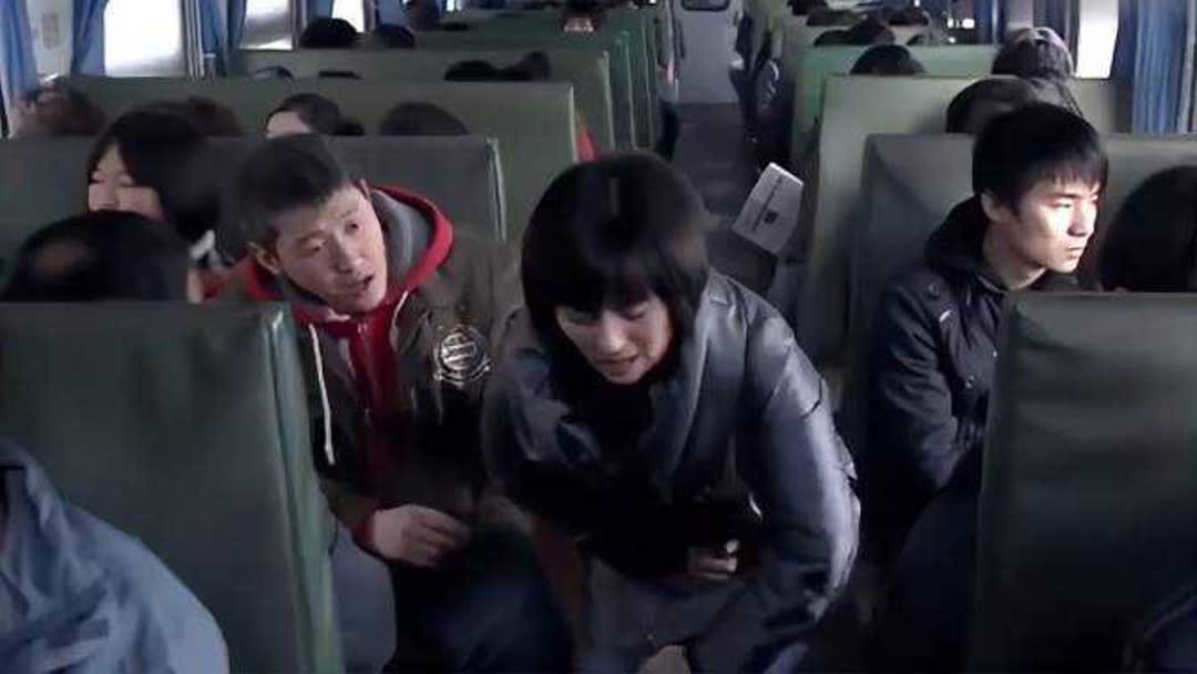 便衣警察:小偷火车上作案,不料便衣警察就在身边,这段精彩了