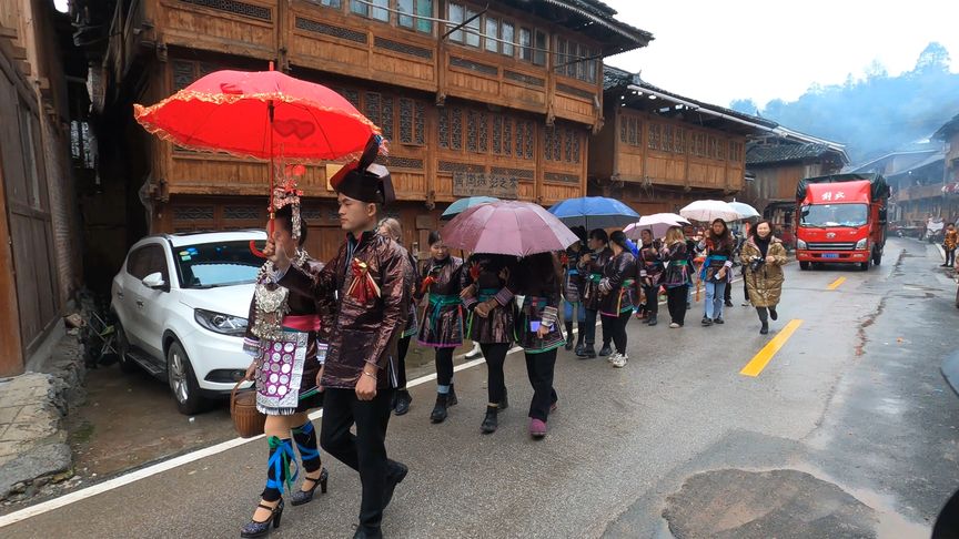 这样的少数民族婚礼你见过吗 条件虽然很简单 但却是最隆重的婚礼