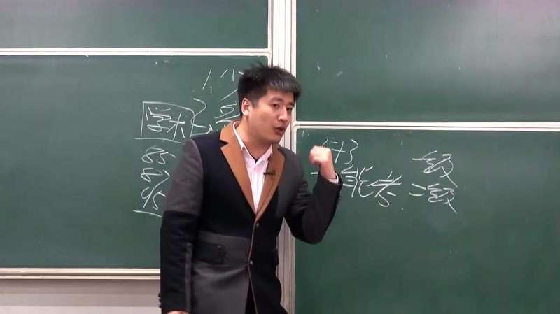 神嘴张雪峰:研究生分学硕和专硕,一个搞研究,一个是搞应用的!