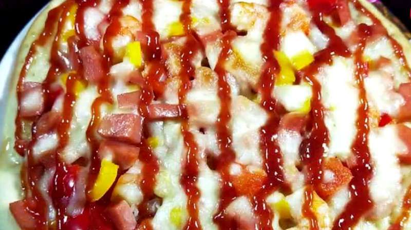 第一次在家里给孩子做虾仁披萨,没想到这么好吃,太美味了