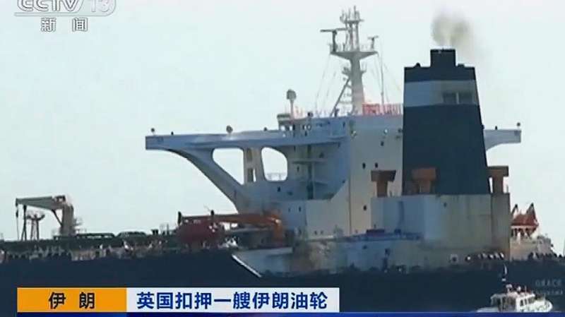 英出动军舰扣押伊超级油轮,带头执行美国石油禁令?网友:下手了