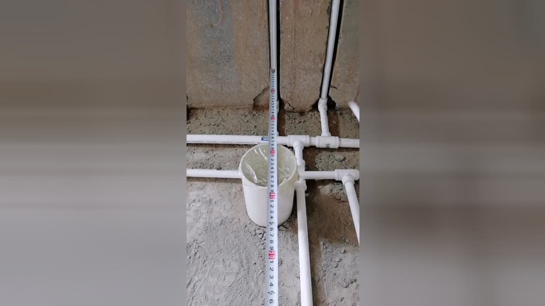 卫生间排水管标准预留:马桶排水管33厘米,浴室柜盆23厘米,淋浴地漏33...