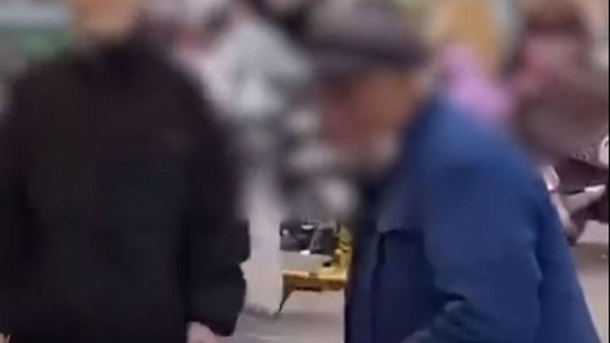 安徽官方回应多名男孩辱骂欺负乞讨老人:警方在调查中