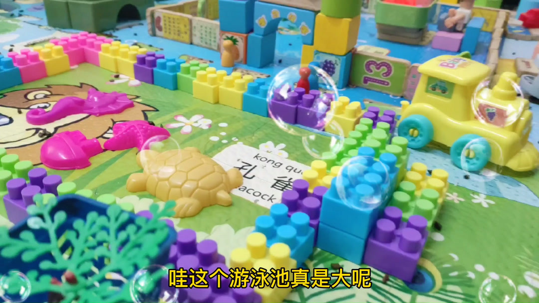 用积木搭建的小城堡,童趣多多哦~