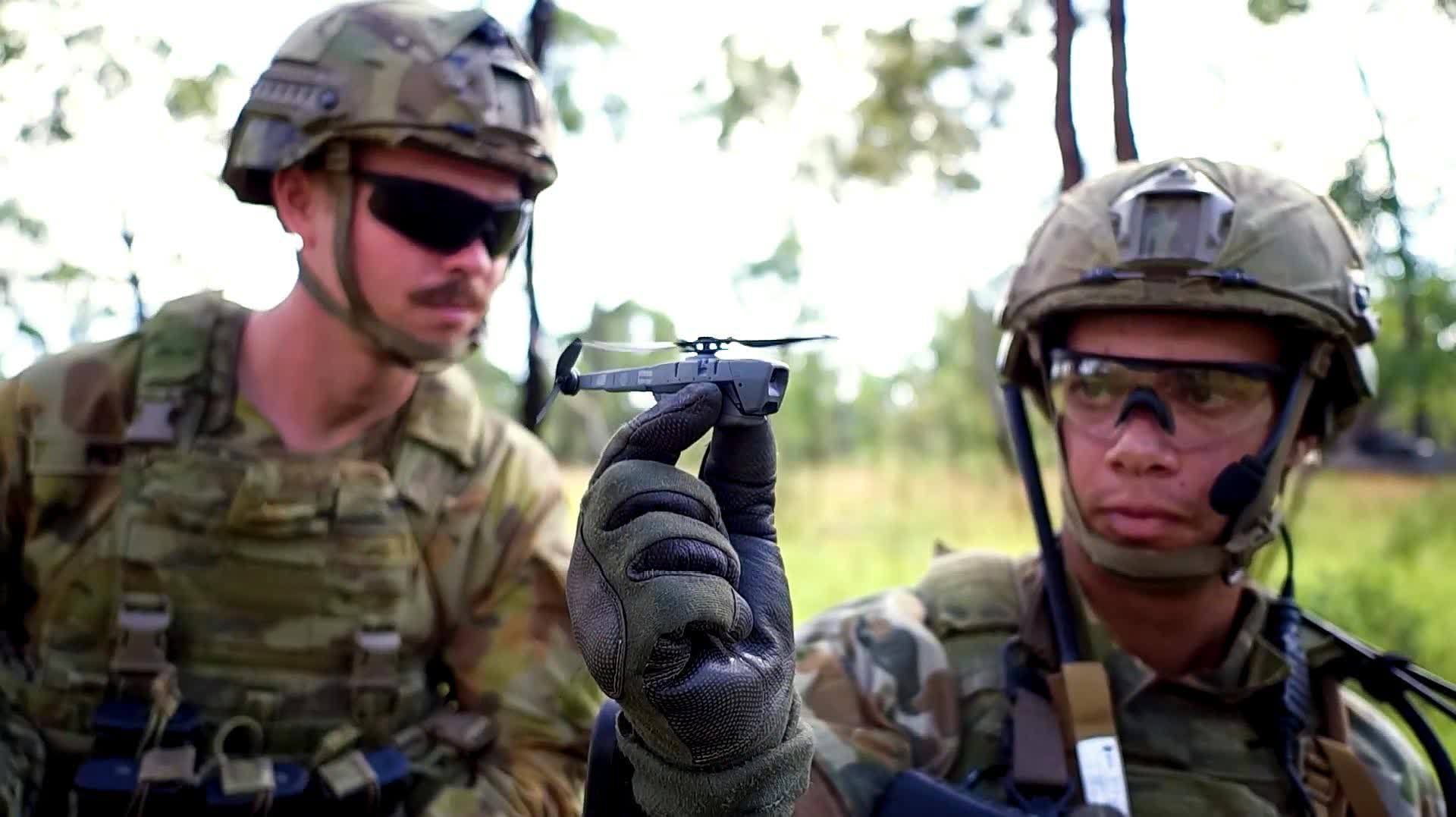 世界最小微型直升机,装有3个摄像头,能依靠GPS接收器进行飞行