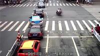 2辆违章电动车, 遭遇了相同的命运, 轿车司机选择“为民除害”!