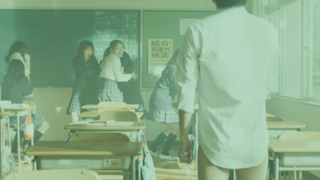 男生被逼当着女生面脱裤,忍无可忍终于爆发展开疯狂报复