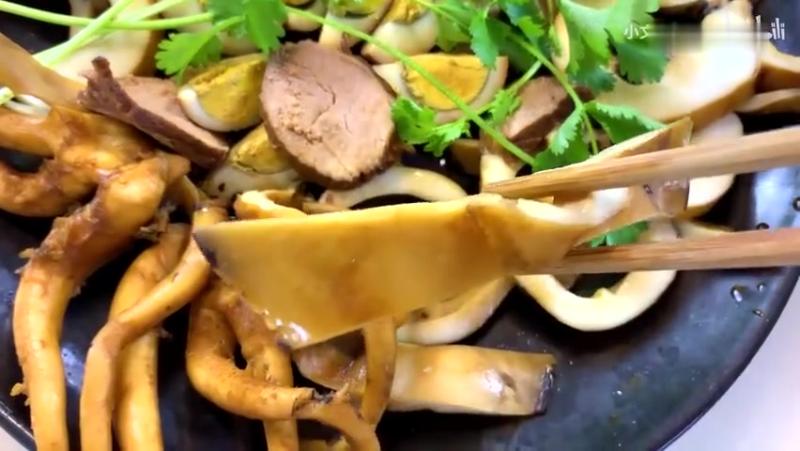 238元买一只巨大墨鱼,这样做鲜嫩脆爽,切开的那一刻,口水都流下来了