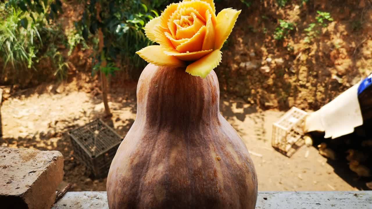 南瓜花雕刻过程分享,看着简单,但这功底不下10年!