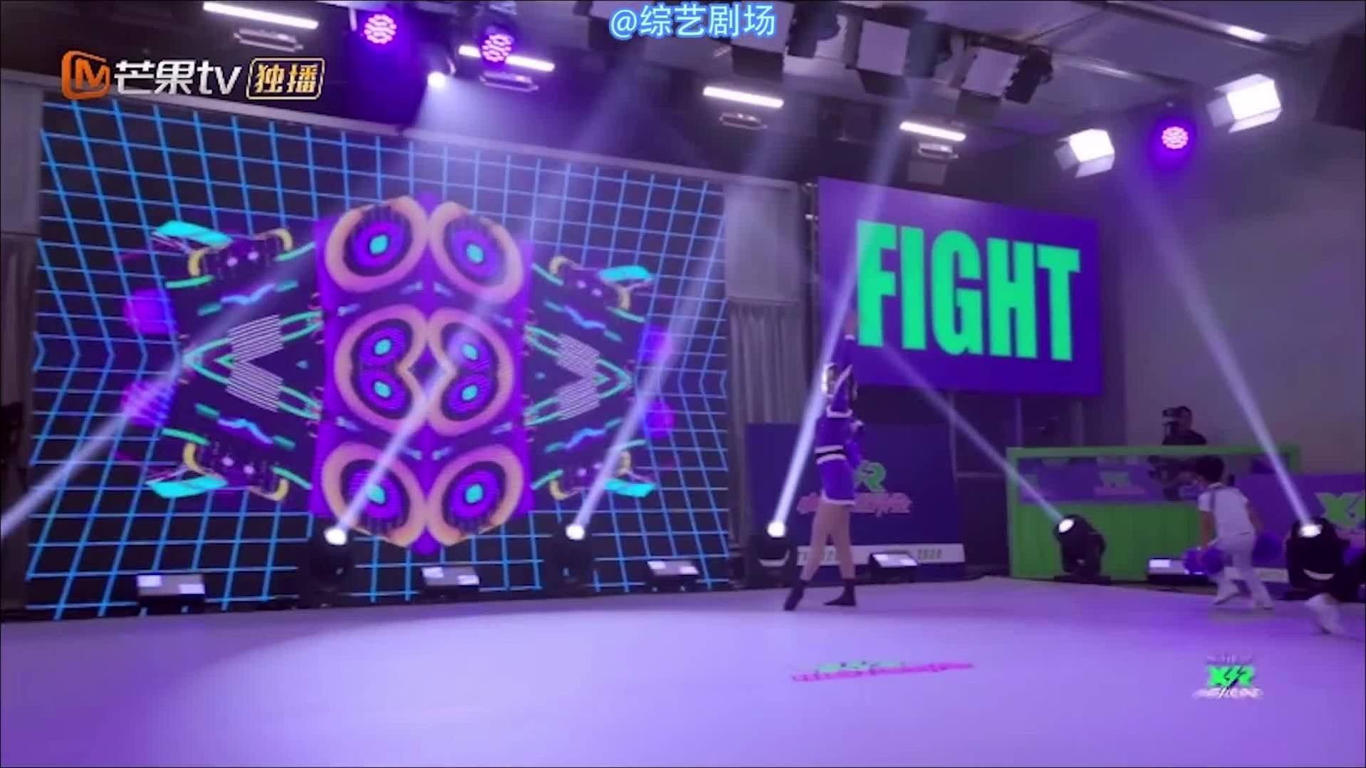 《小巨人运动会》许佳琪啦啦操solo惊艳我了,平衡力好强啊