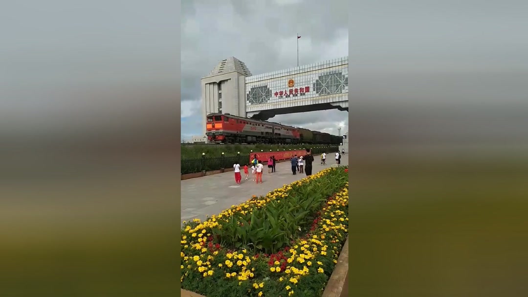 俄罗斯火车进入中国境内