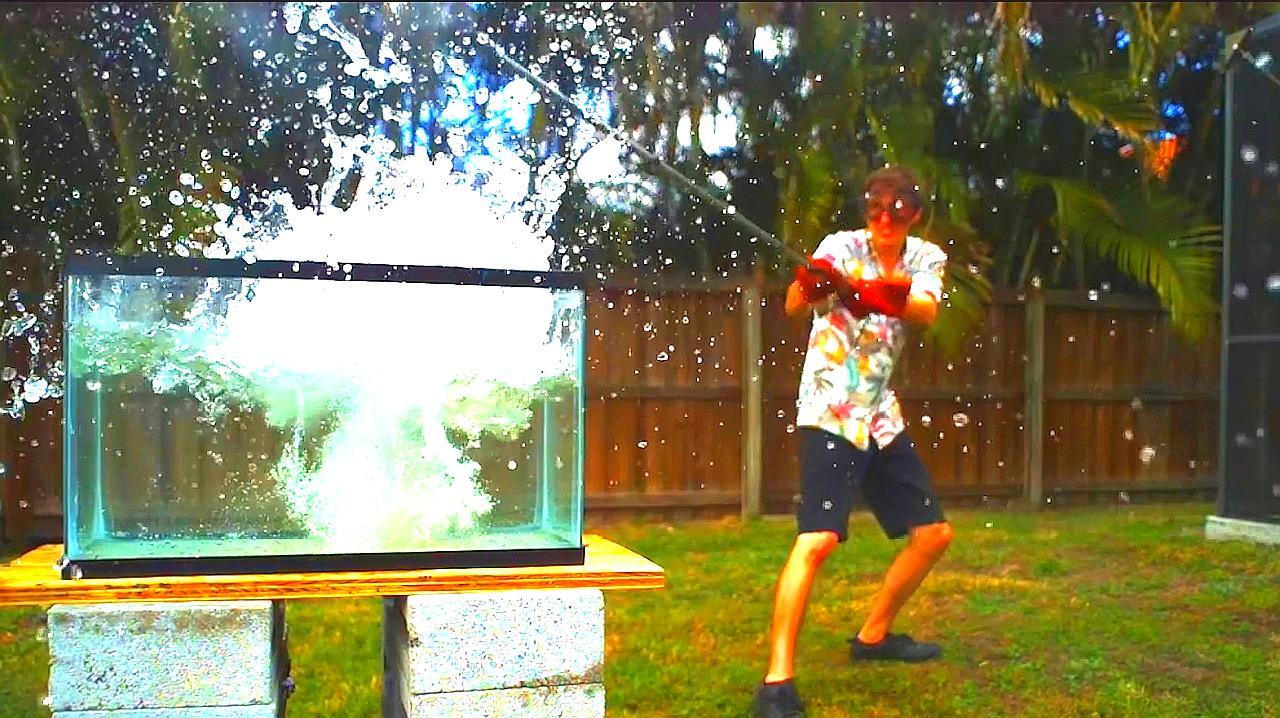 趣味实验:高温熔化后的盐遇水会爆炸?过程简直太硬核!