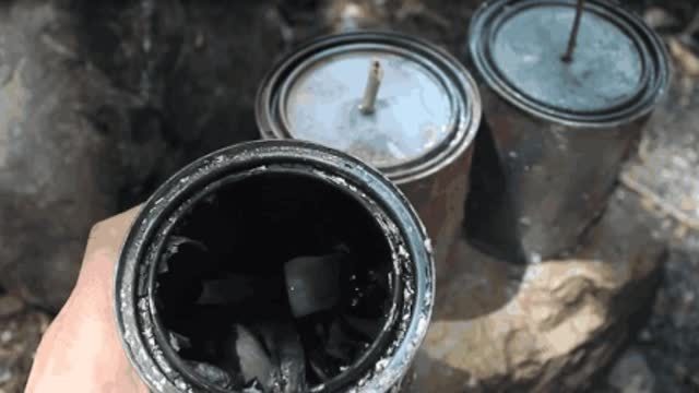 木炭是怎么制成的?看国外小伙是怎么玩的,感觉财富在向我招手