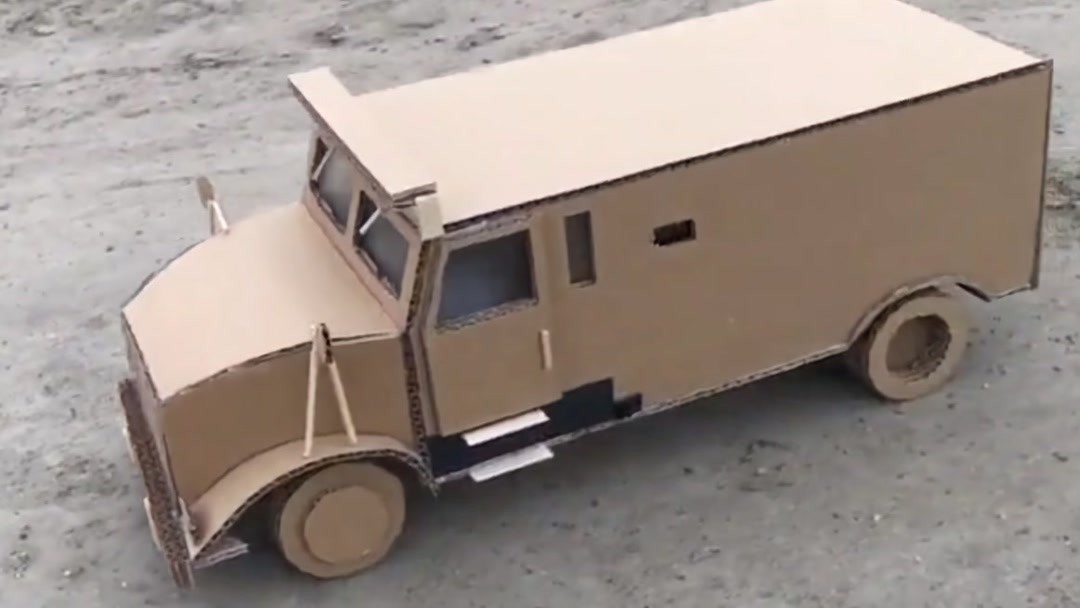 用纸板DIY卡车模型,能否帮助拉货呢?启动开关车子成功开动