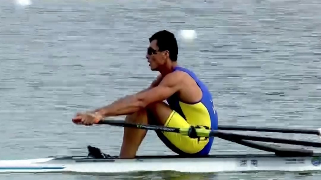 湖南老将张亮获赛艇男子单人双桨金牌