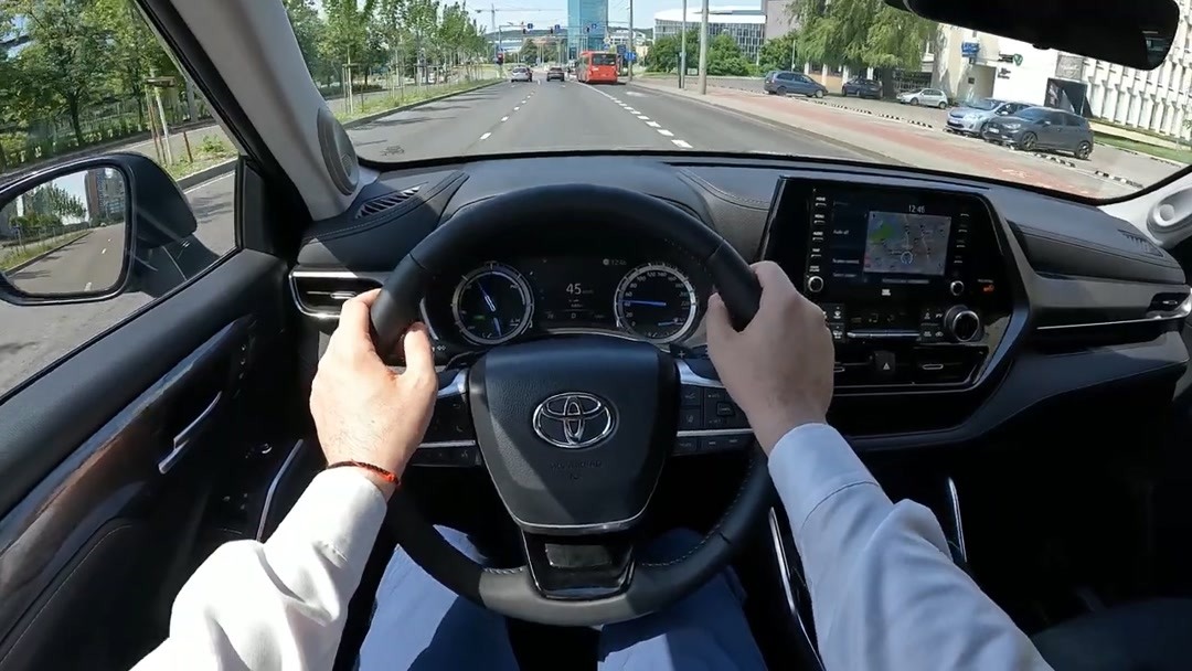 第一视角体验2022款丰田汉兰达混动版,按下钥匙开上路,霸气开始