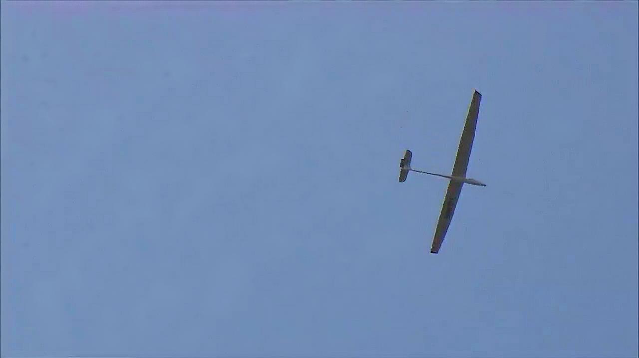 原来遥控滑翔机也可以这么玩,在天空飞的样子真美,看完想要拥有