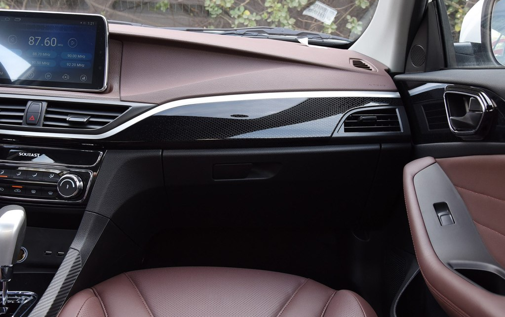 4.99万起,搭载三菱发动机,匹配进口变速箱,自动挡仅6.49万