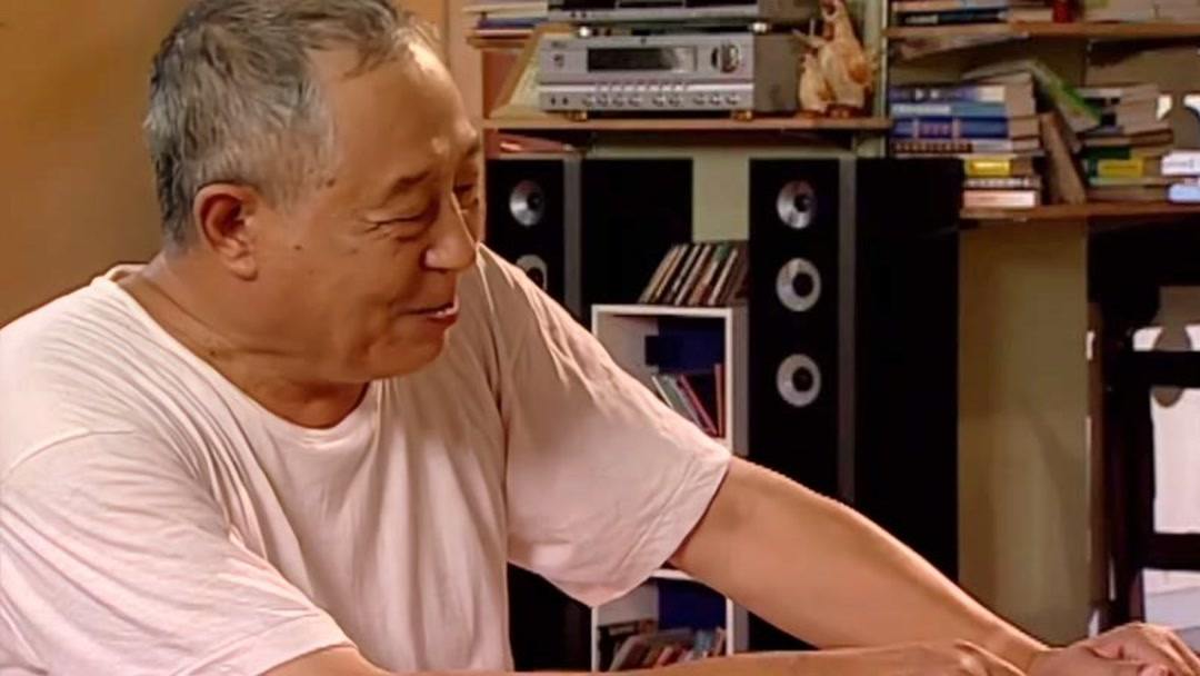 爷爷给姥姥讲节约用电,谁知姥姥不当回事,爷爷顿时就被气饱了