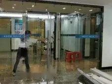 半自动玻璃移门