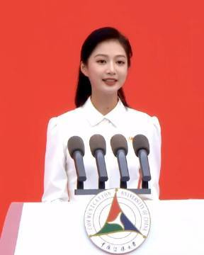 【在建党百年庆祝大会现场朗诵是什么体验?听听中传在校生冯琳怎么...