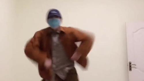 csgo甩手舞,在网络上出现人传人现象,尽力控制自己还是不想小心学会了