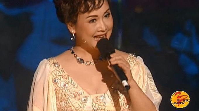 回顾经典:李谷一演唱《乡恋》,饱含深情,歌声催人泪下!