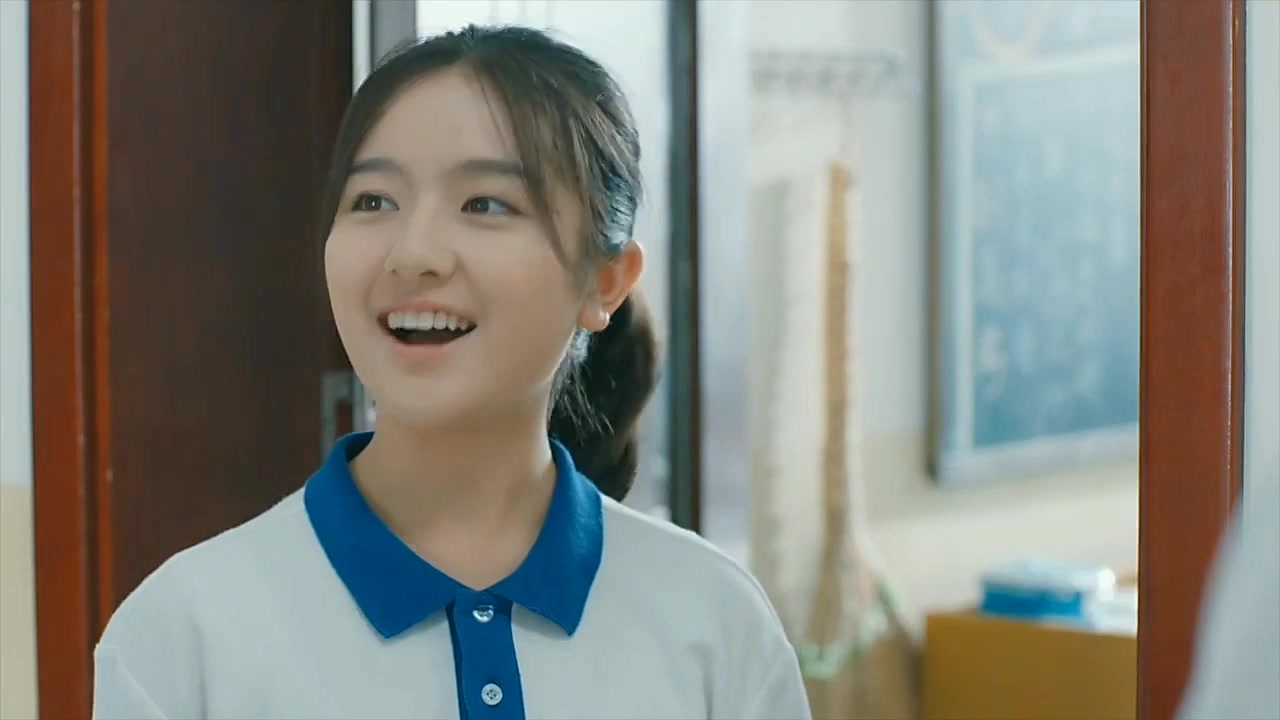 【你好旧时光】 余周周&林杨 周周给林杨改作文,装门框上了 cut44 第...