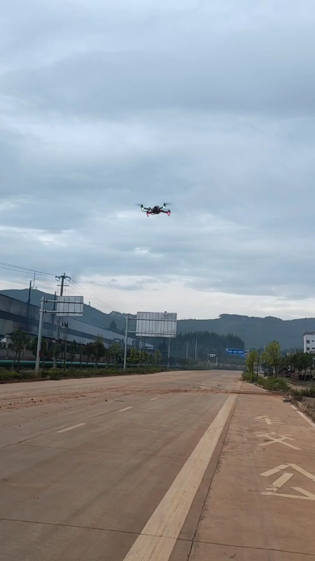 自组的四轴无人机 apm2.8飞控手动调