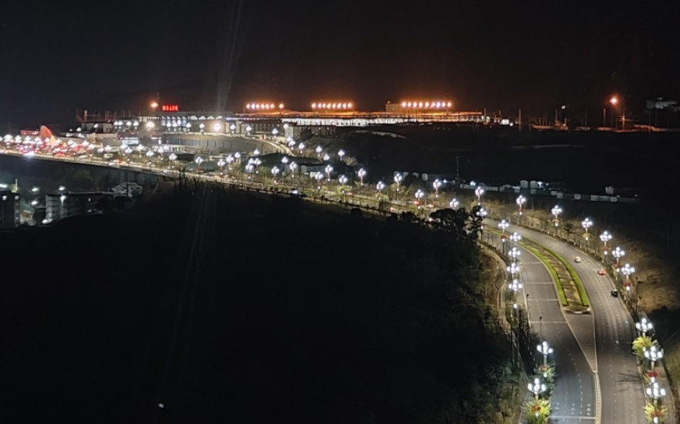 ...攀枝花南站视角 成都南到昆明昆局担当CR200J小标杆D861次列车...