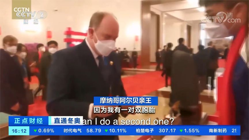 亲王想要两个? "冬奥顶流"冰墩墩成新宠 买不着就自己画一个