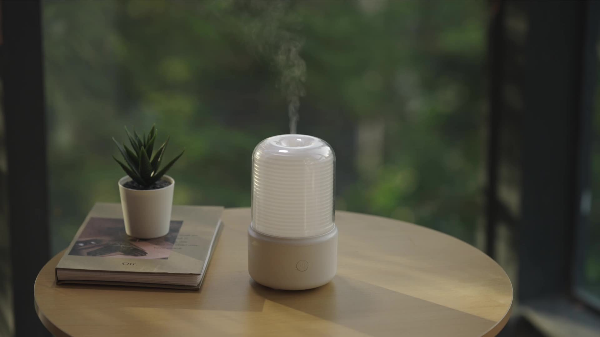 家用桌面喷雾加湿器 USB静音大雾量精油DQ703香薰机