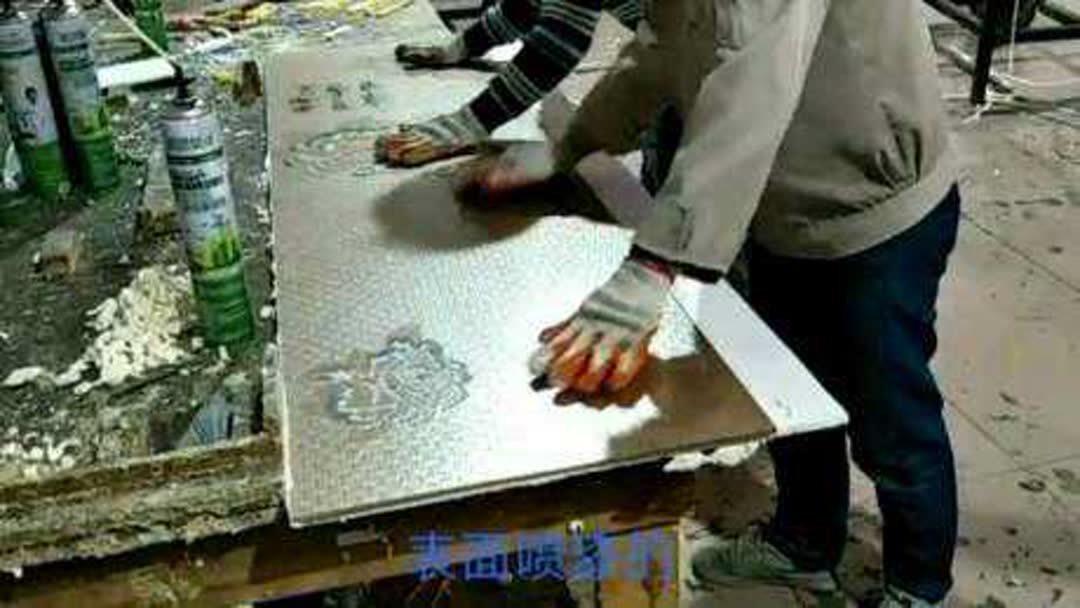 门窗玻璃种类繁多,今天给大家介绍一种玻璃的特殊加工工艺