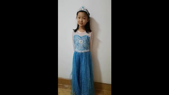 武汉阳台小女孩读书之《鲁滨逊漂流记》