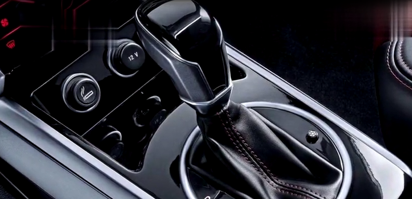 汽车挂档误区：等红灯千万别挂P档！正确的做法应该是这样