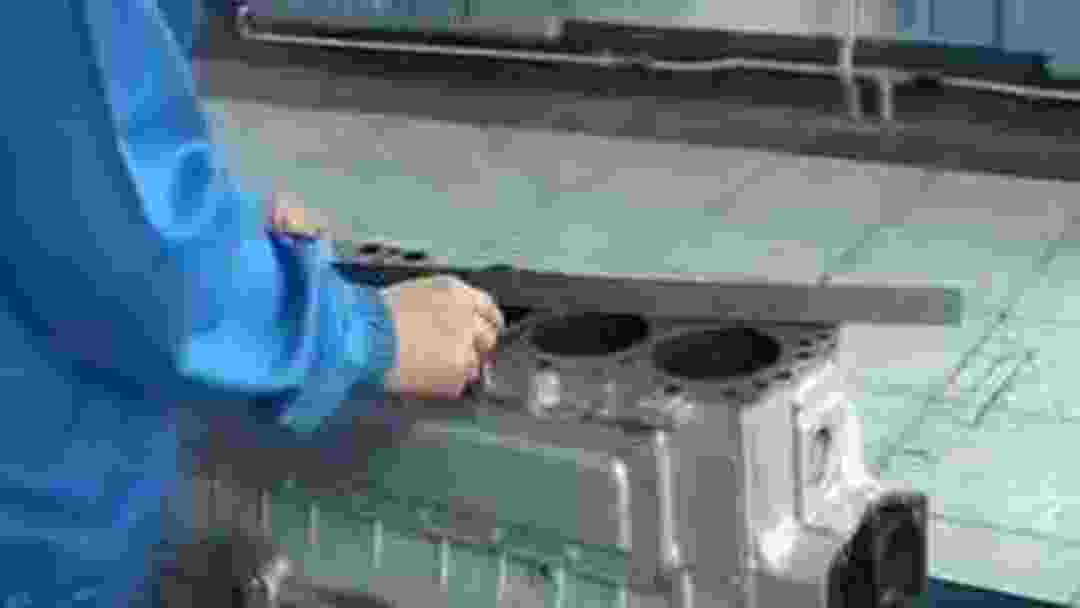 龙哥教你维修汽车:气缸体的检修,不是专业的也可以来看看
